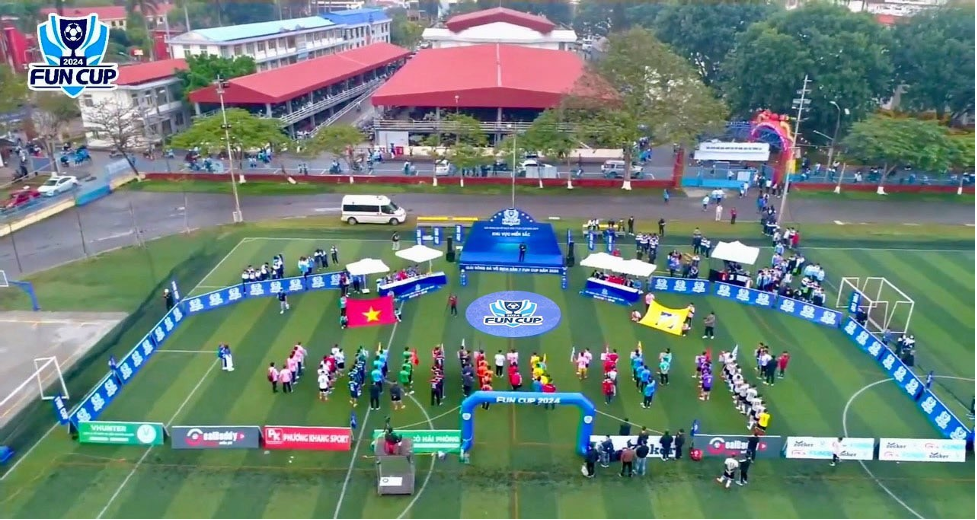 Chào mừng trận khai mạc giải Fun Cup ra mắt bài hát cực hot với giọng ...